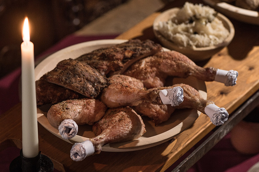 Ritterlich essen in Innsbruck in der Erlebnisgastronomie - Ritterkuchl